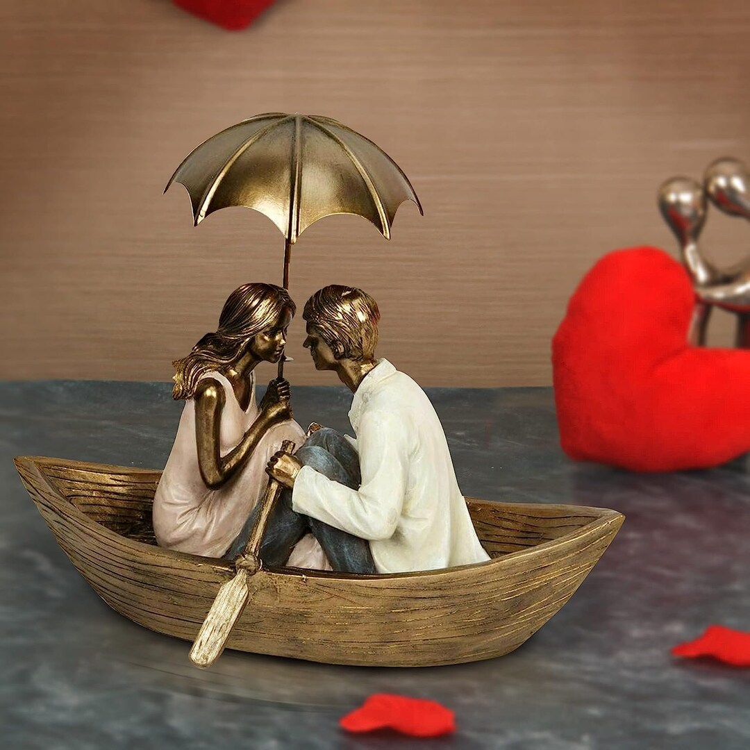 Romantic Boat Couple Statue Decorative Showpiece Gift for Lovers ...