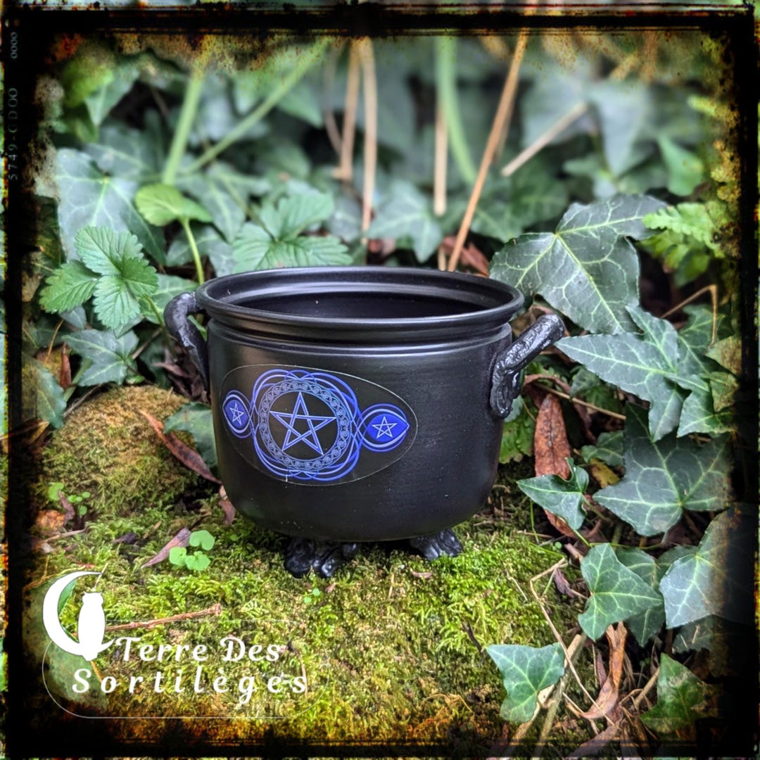 Black Iron Cauldron on Stand With Pentacle Old Pot Natural Magic Wicca ...