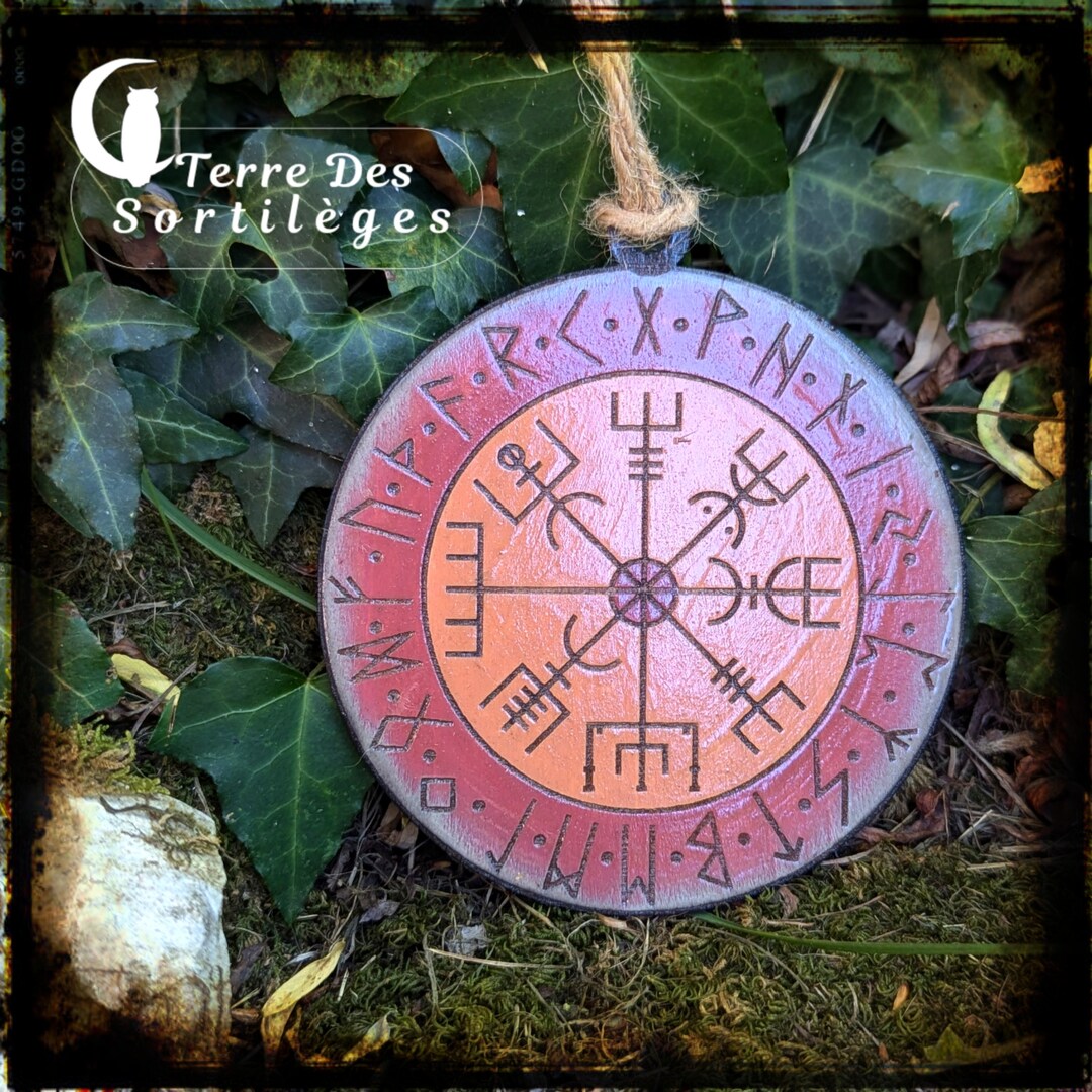 Vegvisir Compass Pyrography on Wood Gift Idea Connection Guide Magic ...