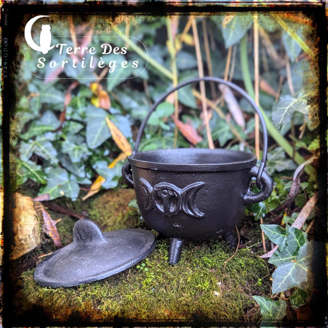 Triple Moon Cauldron on Cast Iron Stand With Lid Offerings Ancient Pot ...