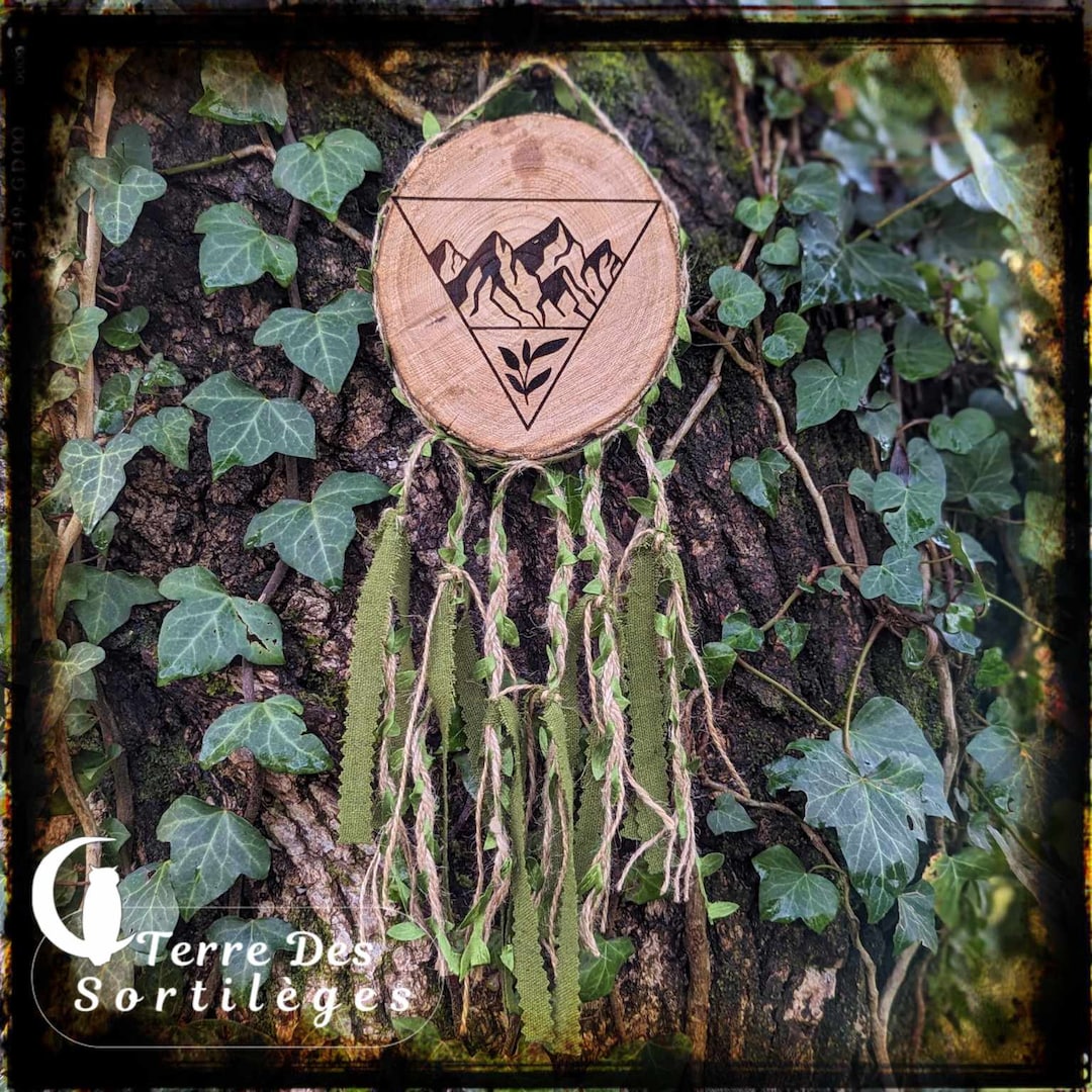 Suspension earth Element Wood Engraving Sabbath Witchcraft Gift Idea Well-being Decoration ...