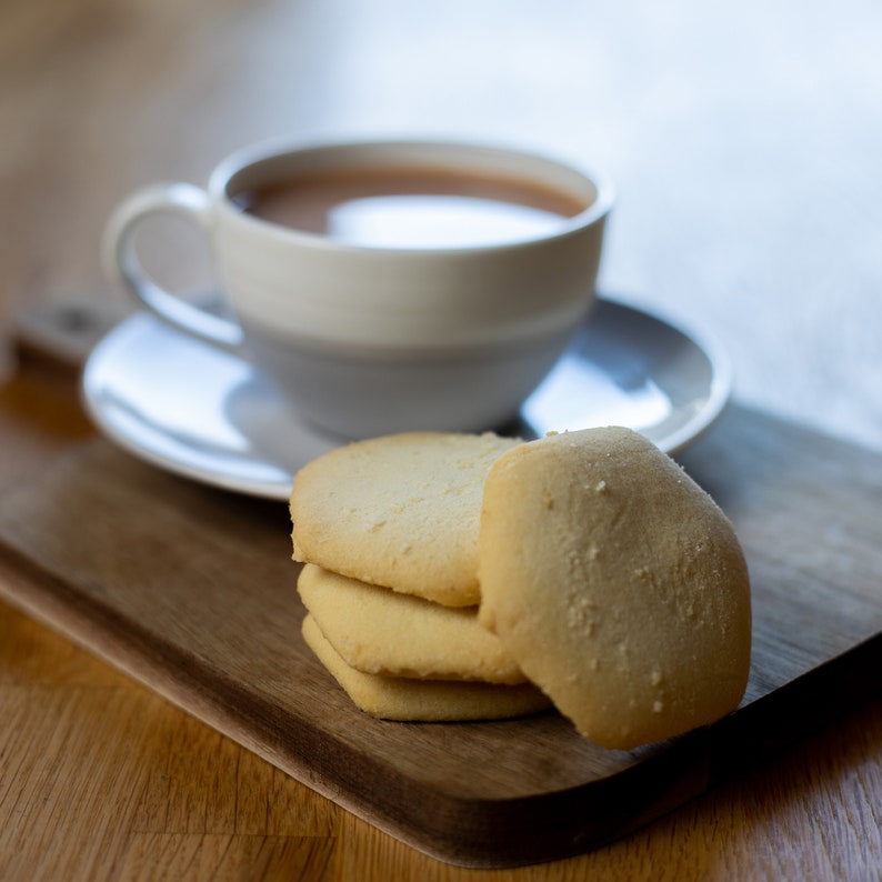 Mini Mother's Day Shortbread Biscuit Hamper With FREE Box of Tea ...