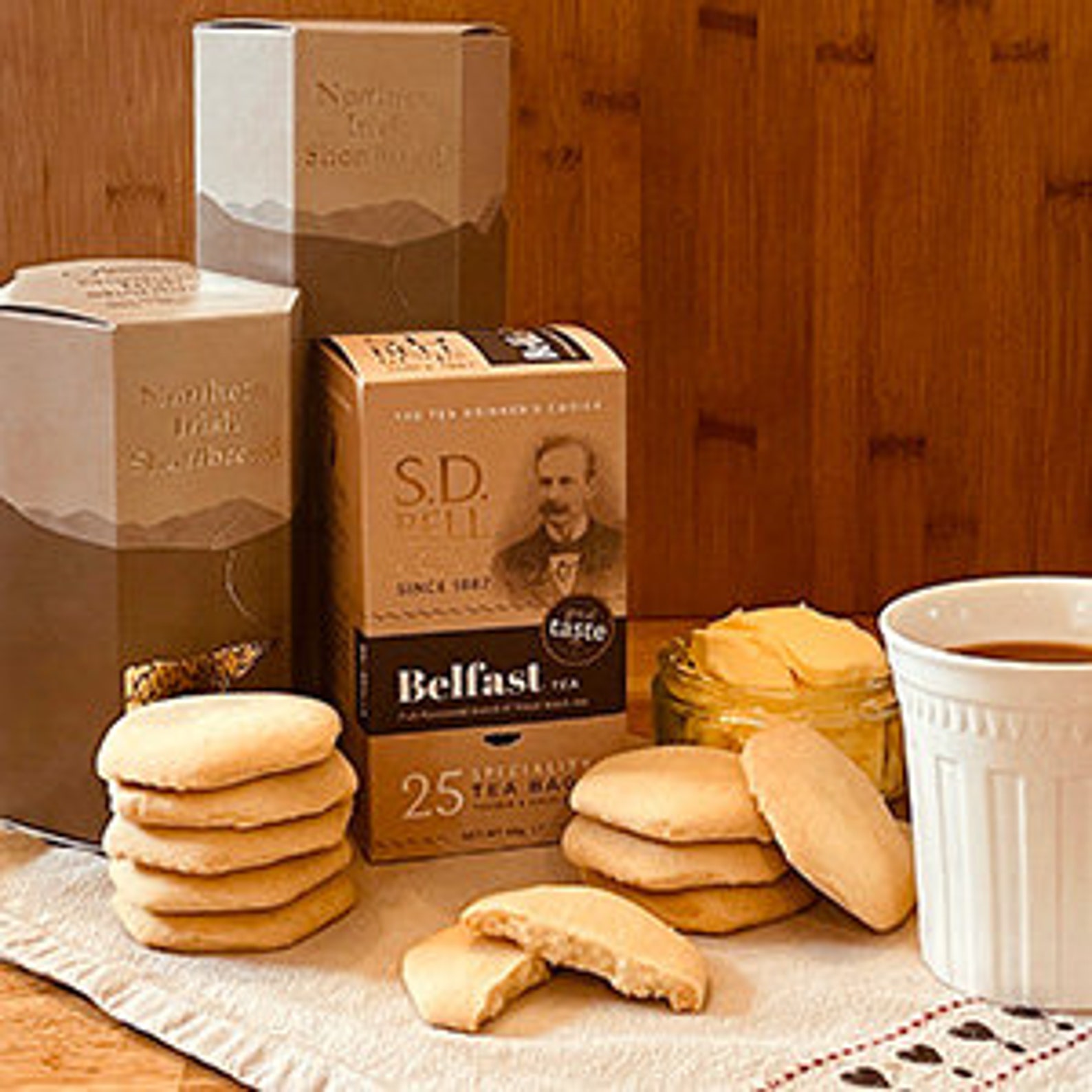 Mini Mother's Day Shortbread Biscuit Hamper With FREE Box of Tea ...