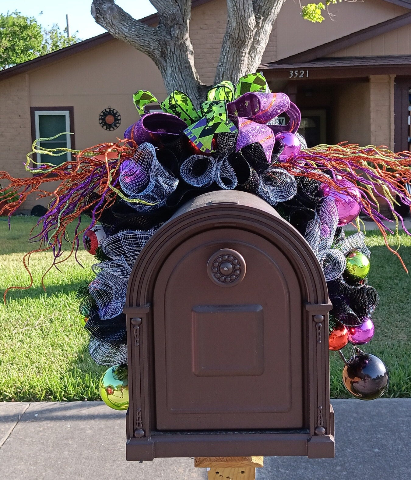 Mailbox Swag, Centerpiece Garland, Glitter Picks, Plastic Eyeball ...