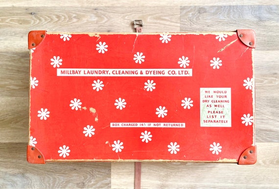 Rare Vintage Retro Laundry box in Red with White Flor… - Gem