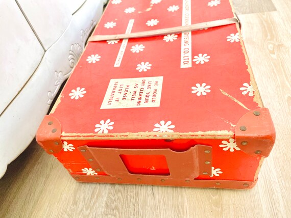 Rare Vintage Retro Laundry box in Red with White Flor… - Gem
