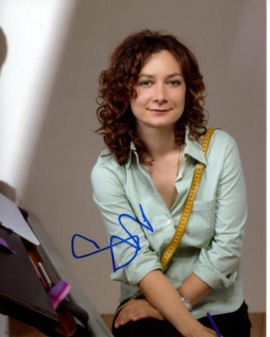 Sara Gilbert Signed Autographed 8x10 Photo - Etsy