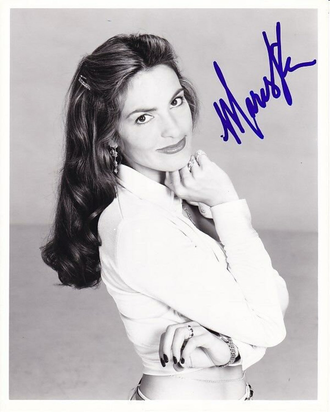 Mariska Hargitay Signed Autographed 8x10 Cant Hurry Love Didi Original