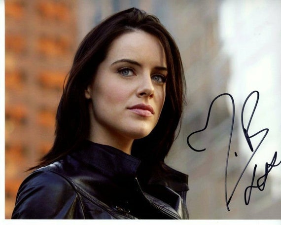 Art & Collectibles Memorabilia Michelle ryan signed autographed photo ...