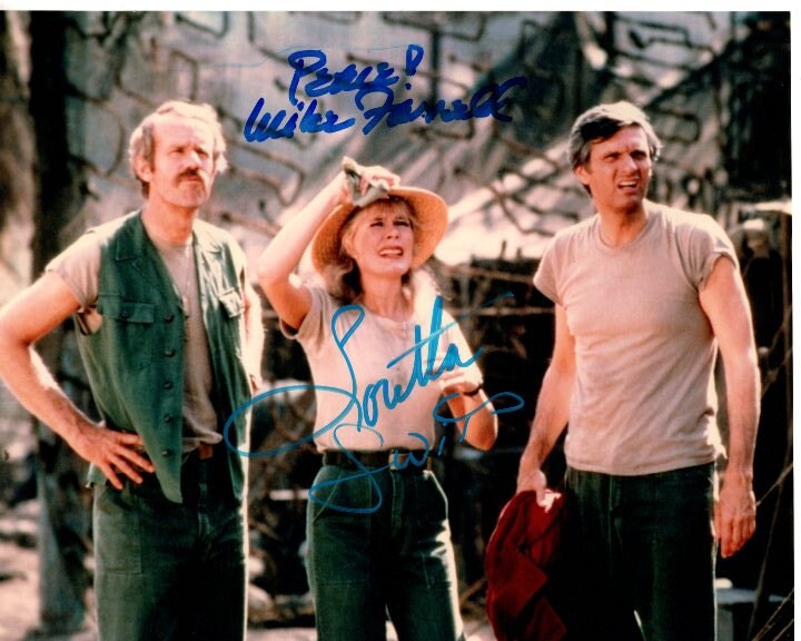 Mike Farrell and Loretta Swit Signed Autographed 8x10 M*A*S*H Photo - Etsy