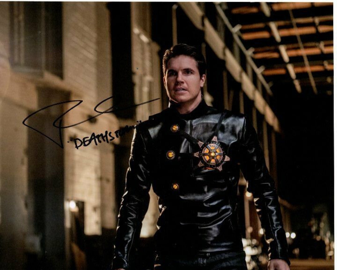 Robbie Amell Signed Autographed 8x10 the Flash Ronnie Raymond ...