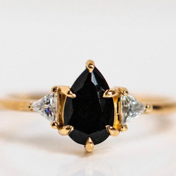 Black Gem Wedding Ring - Etsy