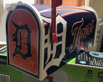 Detroit Lions Mailbox - Etsy
