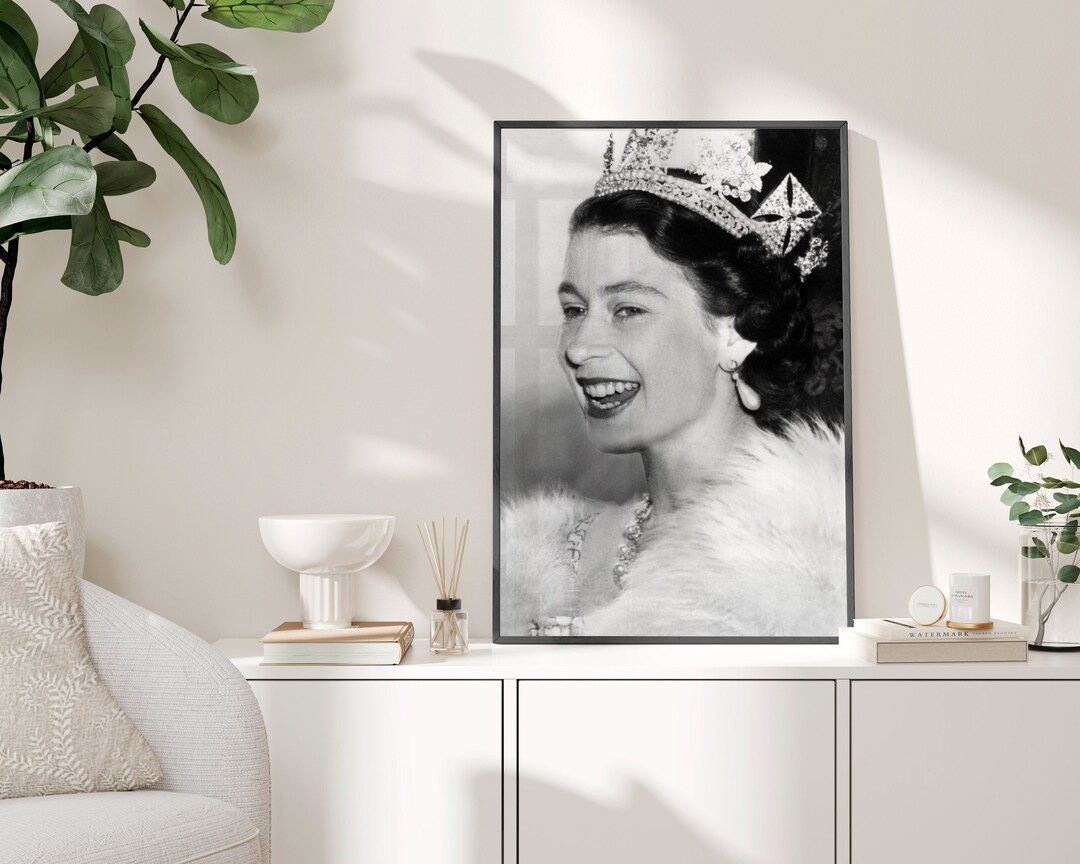 Queen Elizabeth II Portrait Print, Queen Crown , Digital Download - Etsy