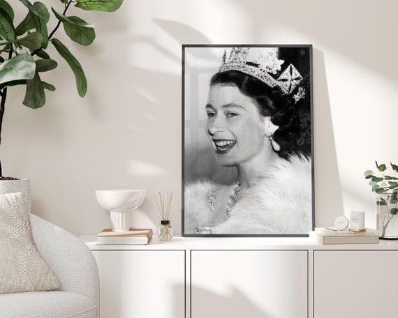 Queen Elizabeth II Portrait Print Queen Crown Digital - Etsy