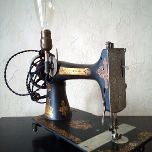 Vintage Singer Sewing Machine Table Lamp - Industrial Rustic Steampunk ...