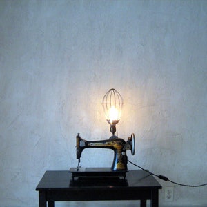 Vintage Singer Sewing Machine Table Lamp - Industrial Rustic Steampunk ...
