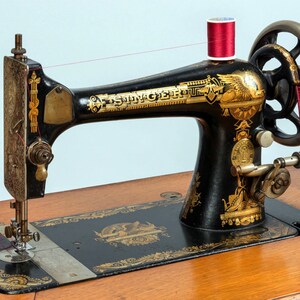 Vintage Singer Sewing Machine Table Lamp - Industrial Rustic Steampunk ...