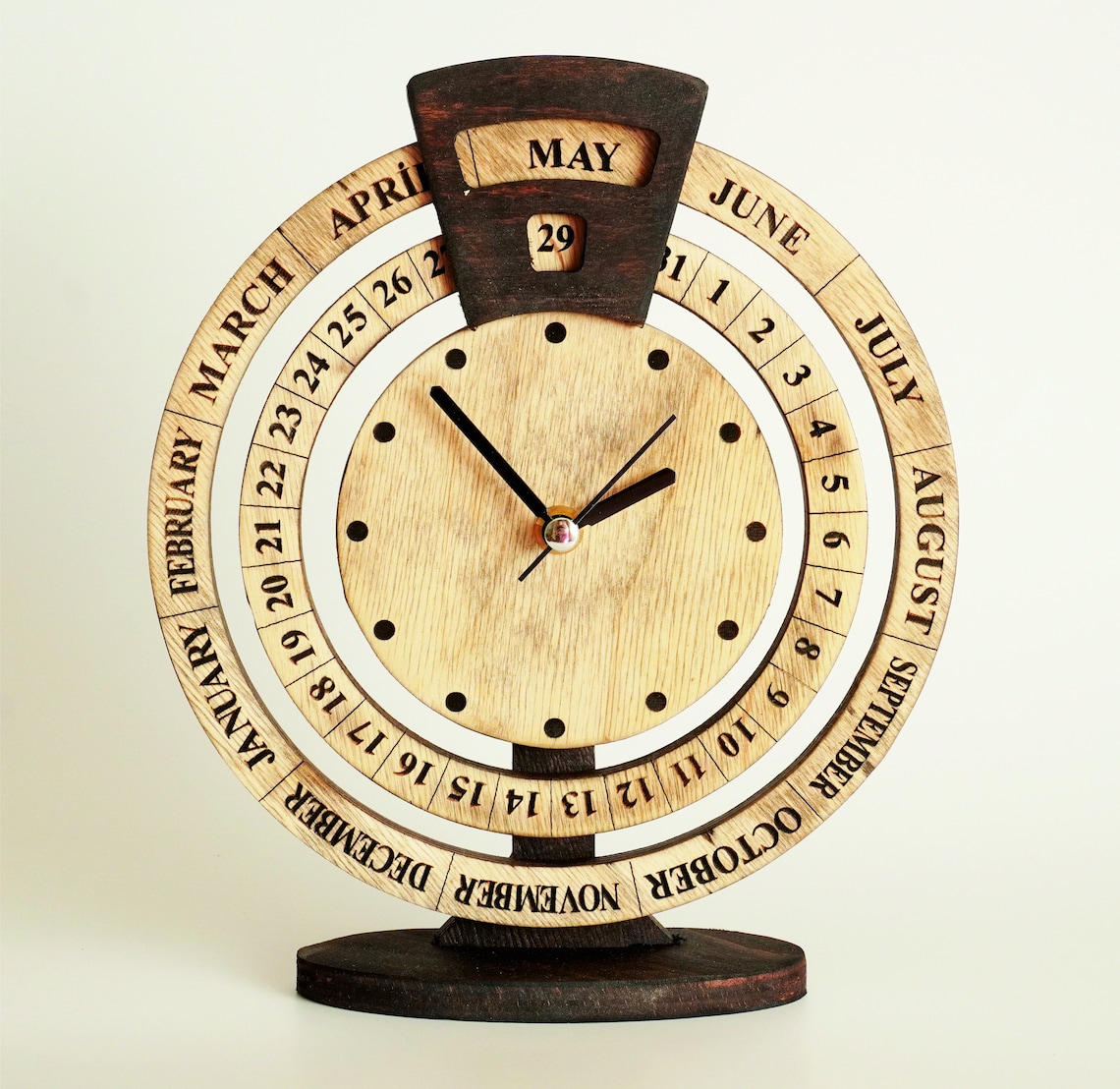 Handcrafted Wooden Desk Clocks With Natural and Rustic Designs to ...
