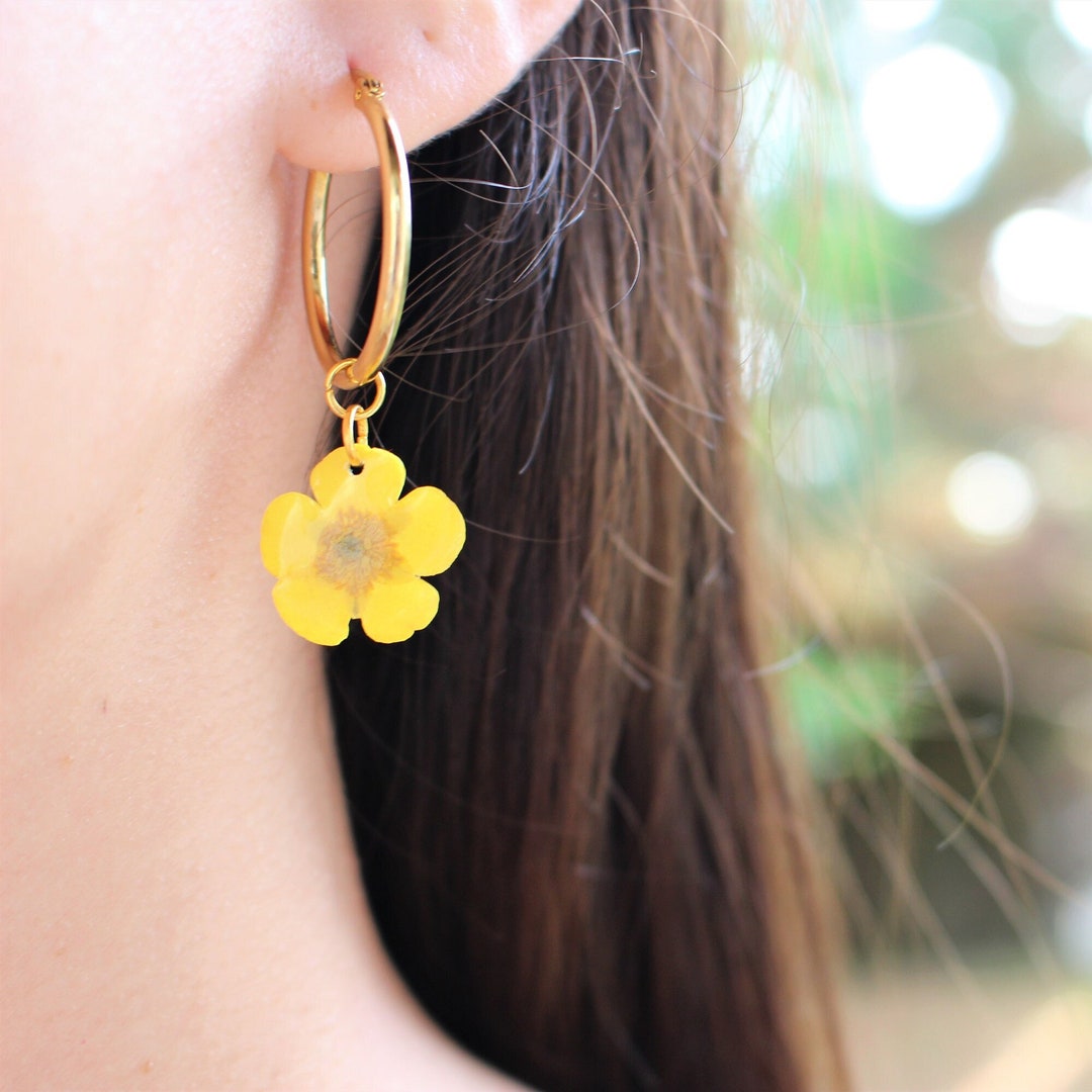 Real Yellow Buttercup Flower Dried and Pressed in Resin - Minimalist ...