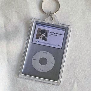 Custom Album Mp3 Player Keychain | Kpop, Phone Charm, Ipod, Anime ...