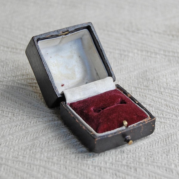 Antique Ring Box - Etsy