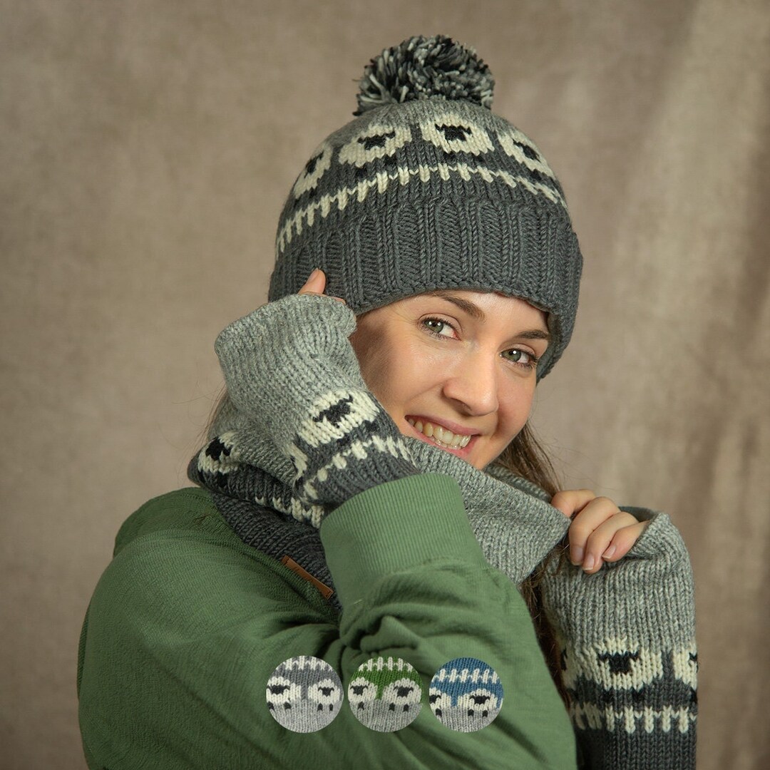 Lined Bobble Hat in Sheep Look samara Model Particularly Warm Wool Hat ...
