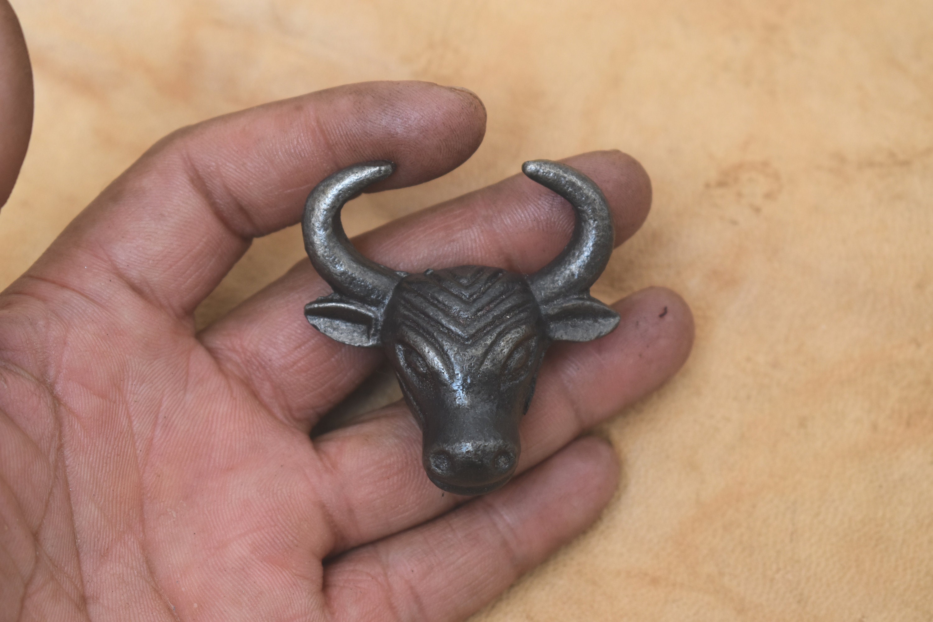 Vintage Type Cast Iron Cow Face Shape Knob Drawer Handle Cupboard Knobs ...
