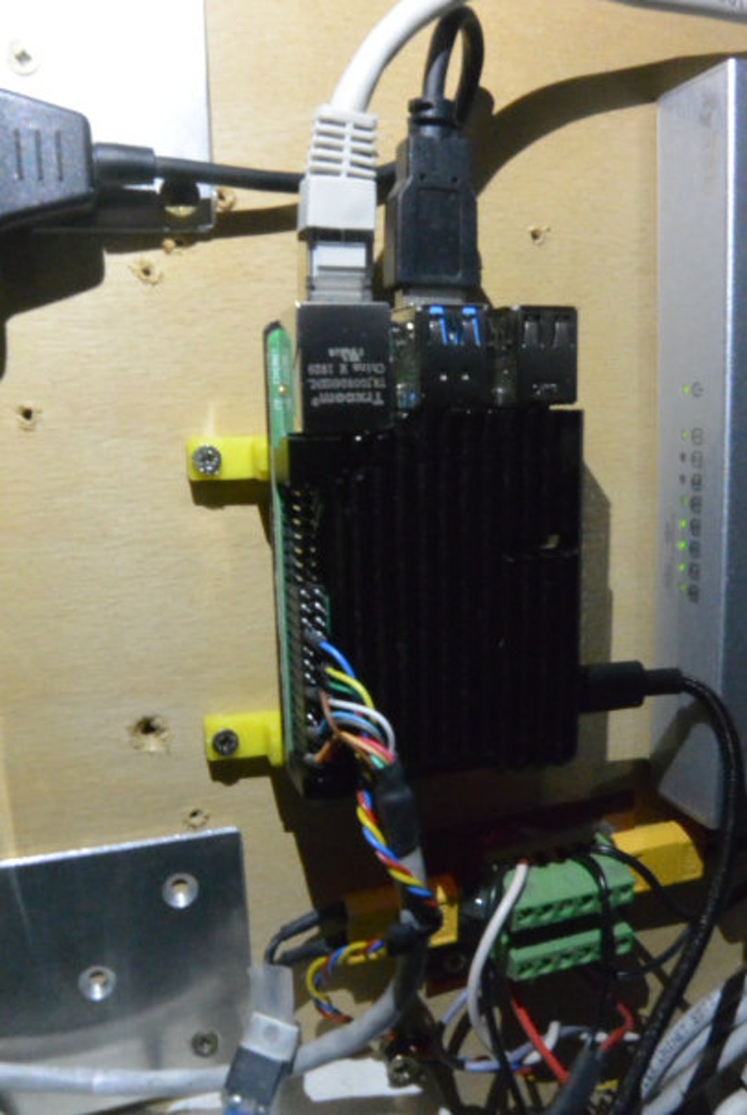 Rasberry PI Wall Mount - Etsy