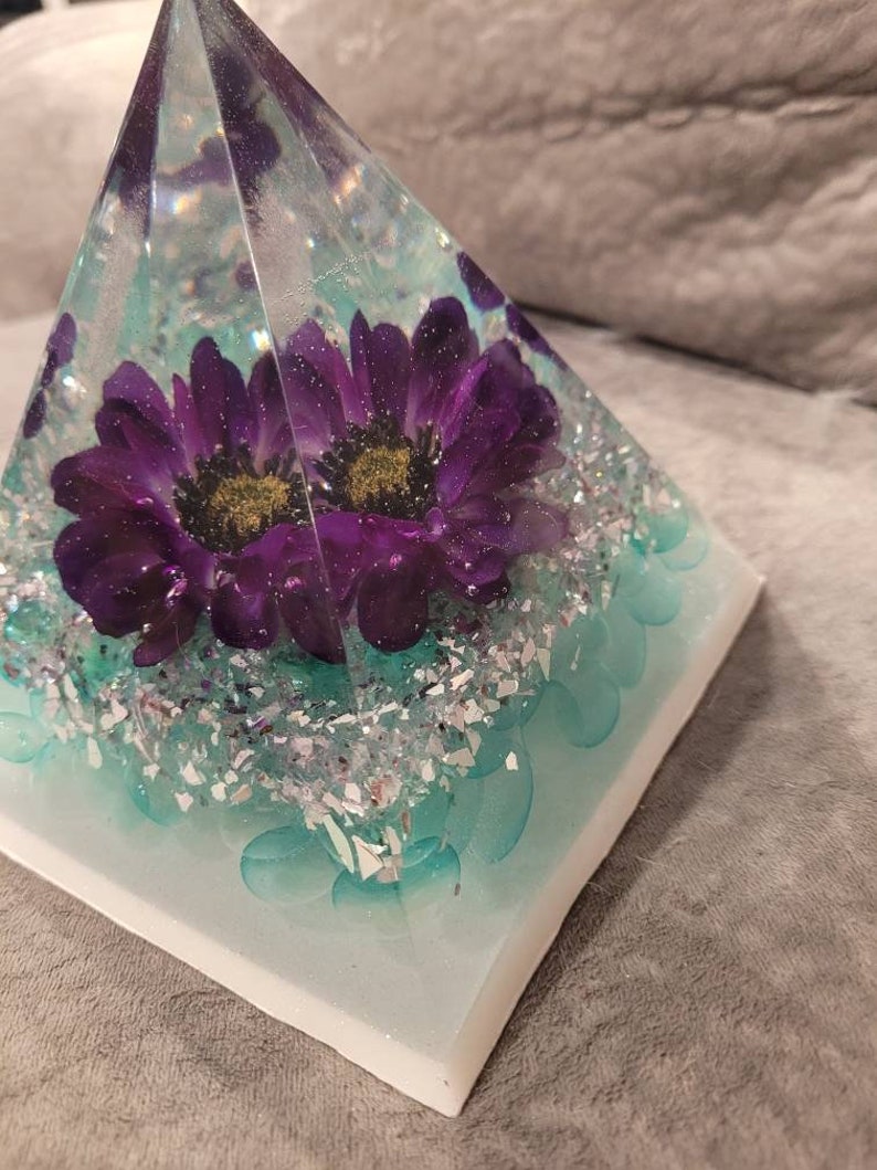 Extra Large 'LUCKY' Purple Daisy Resin Pyramid - Etsy