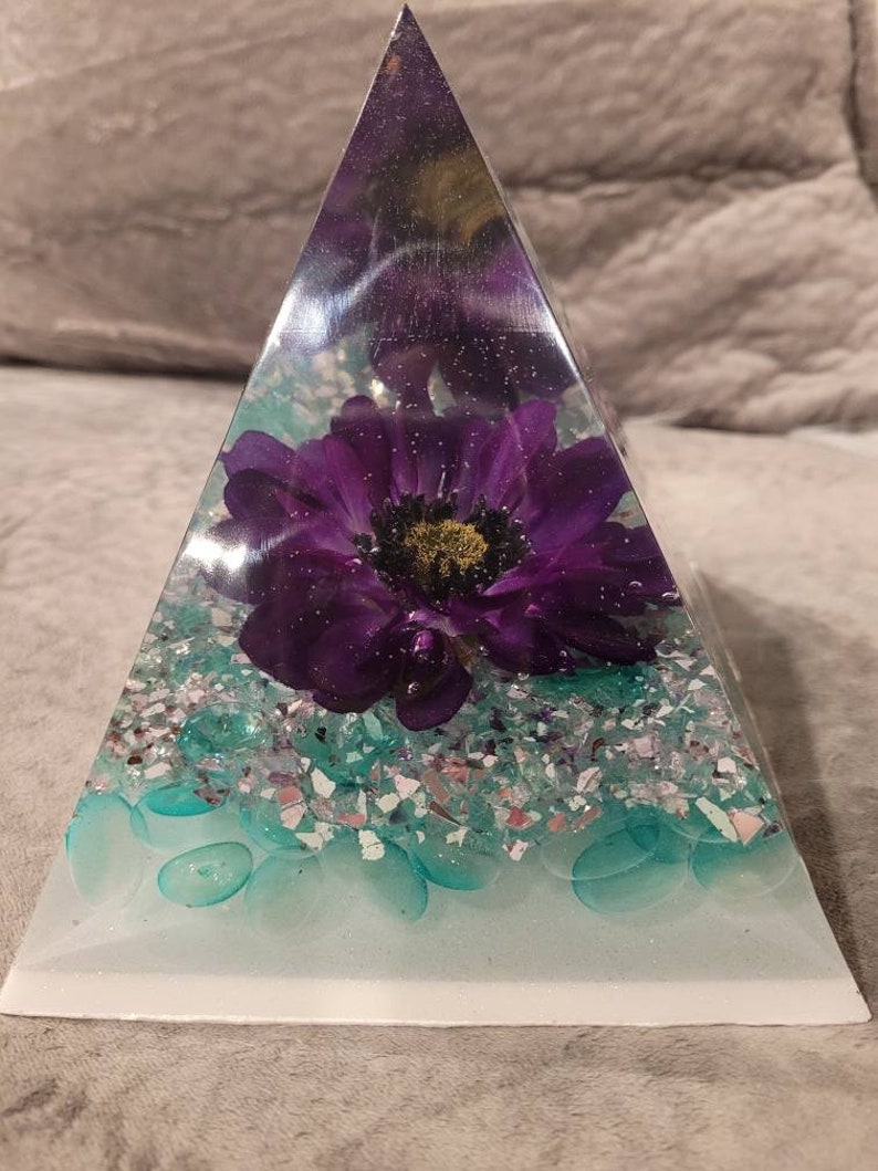 Extra Large 'LUCKY' Purple Daisy Resin Pyramid - Etsy