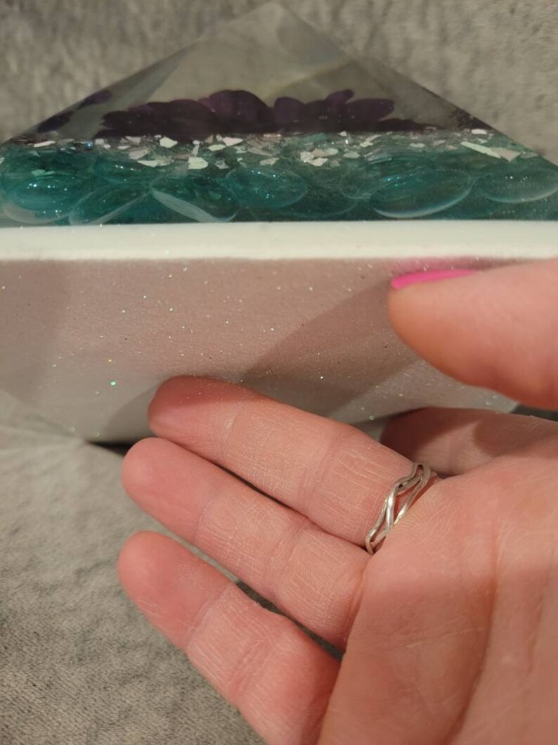 Extra Large 'LUCKY' Purple Daisy Resin Pyramid - Etsy