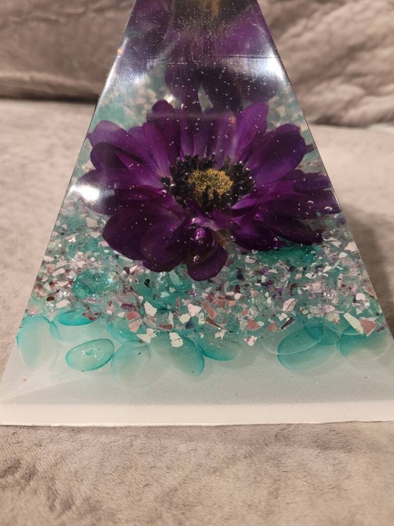 Extra Large 'LUCKY' Purple Daisy Resin Pyramid - Etsy