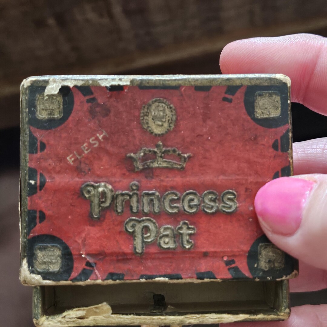 Antique Princess Pat Box #2404 - Etsy