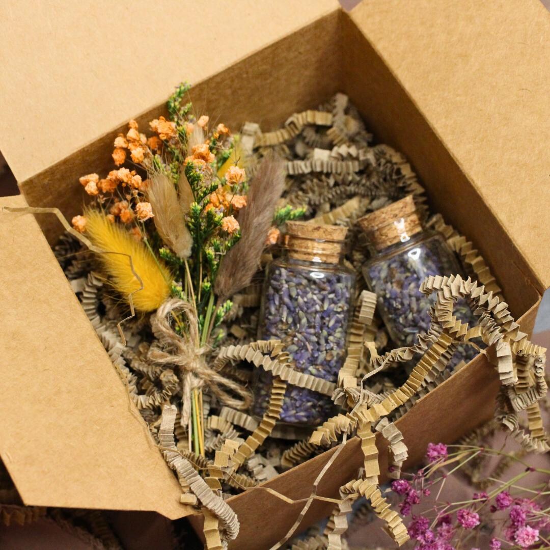 OFFER! Dried Flower Gift Box Set – Mini Bottles and Car Freshener ...