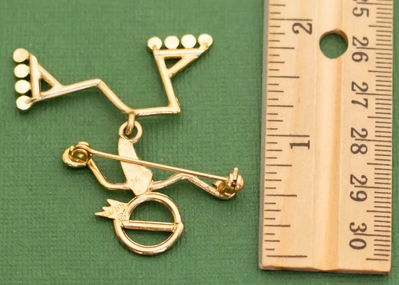 Vintage Minimalist Gold Tone Stick Figure Skating Bro… - Gem