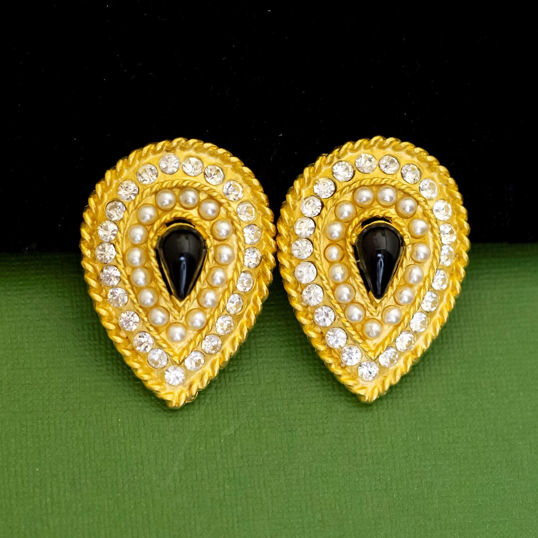 Vintage Inverted Teardrop Black Gem White Faux Pearls Gold Tone Clip on ...