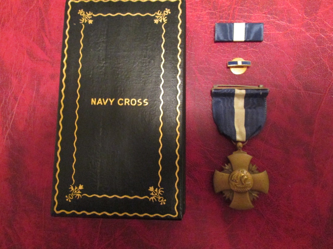 WWII Vintage Navy and Marine Corps USMC Navy Cross Medal in Short Case ...