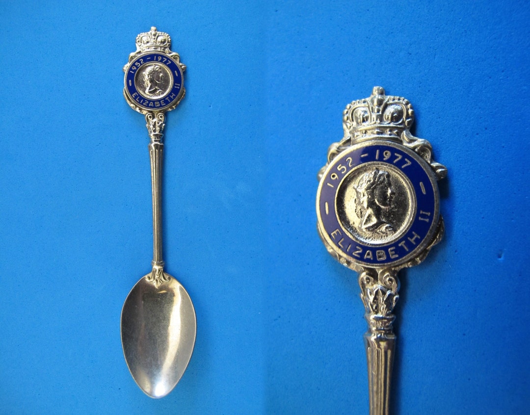 QUEEN ELIZABETH II Silver Jubilee Souvenir Collector Spoon Vintage ...