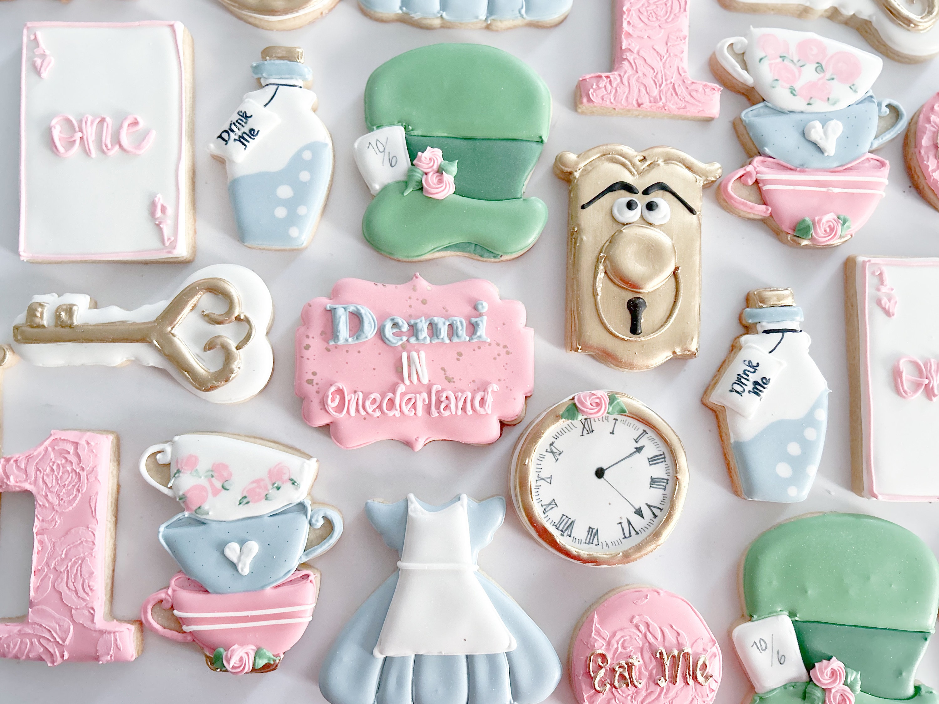 Alice in Wonderland/ Alice in Onederland Royal Icing Cookies 1-1.5 ...