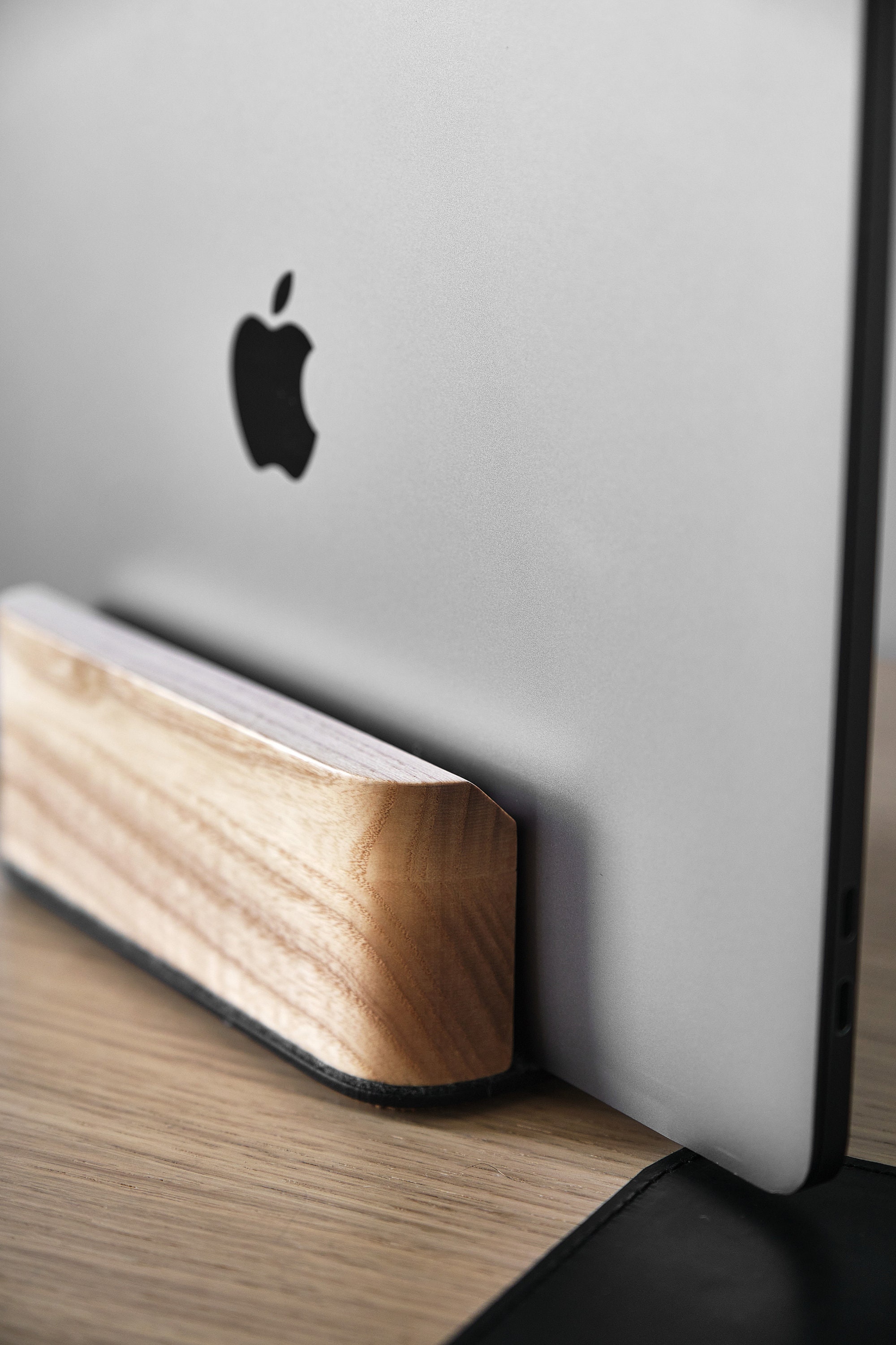 Wooden Laptop Stand, Vertical Wood Stand for Laptop or Ipad, Laptop ...