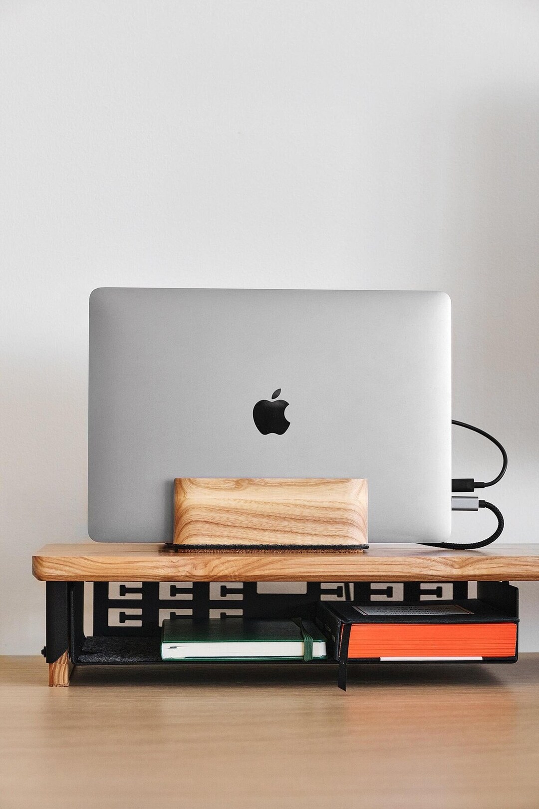 Vertical Laptop Stand, Wooden MacBook Dock, Space-saving Laptop Holder ...