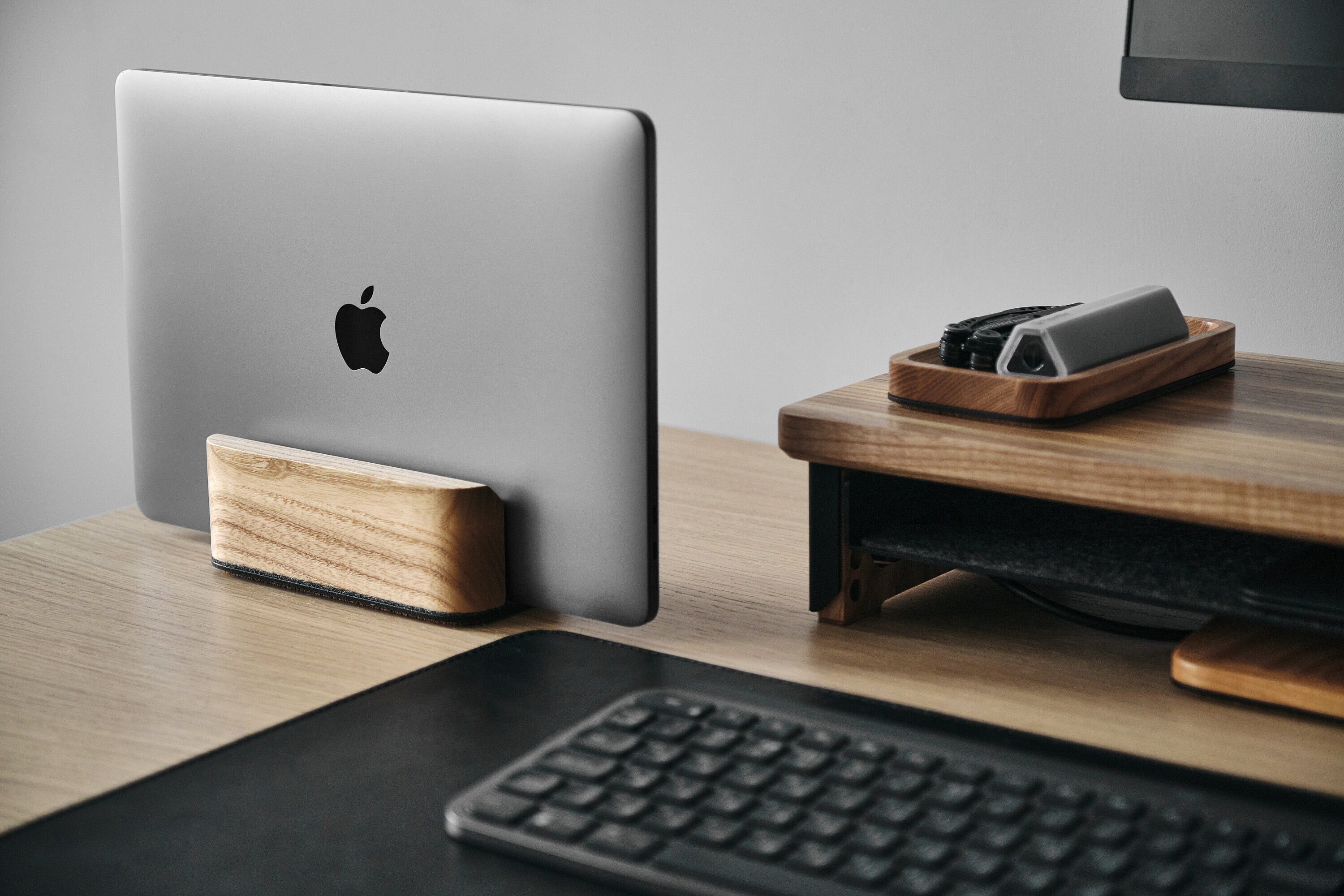 Wooden Laptop Stand, Vertical Wood Stand for Laptop or Ipad, Laptop ...