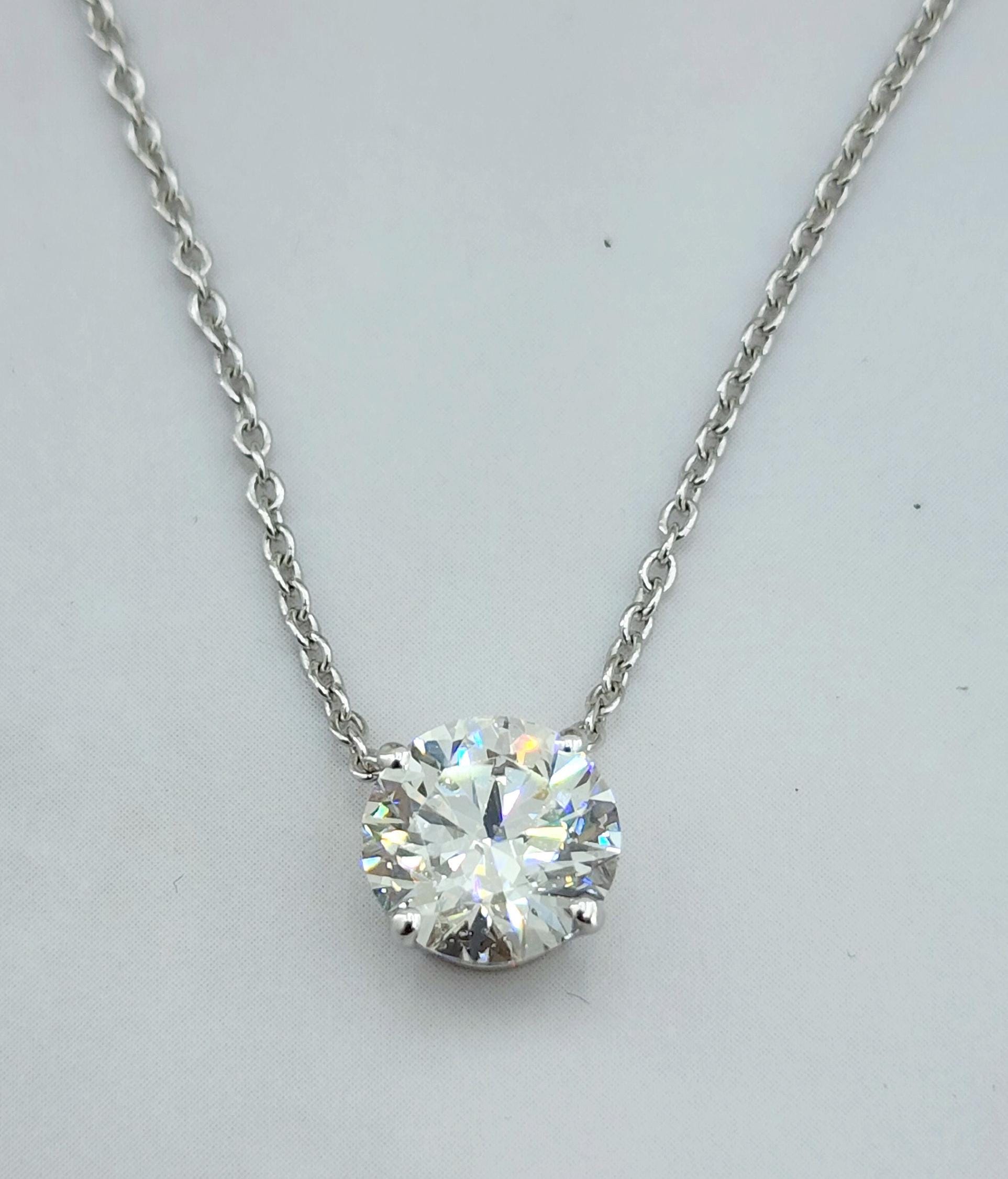 1.5 carat diamond pendant store
