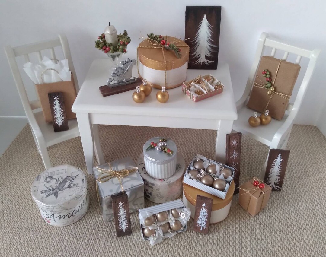 Modern Mini Christmas in Silver & Gold 1:12 Scale Dollhouse Miniature ...