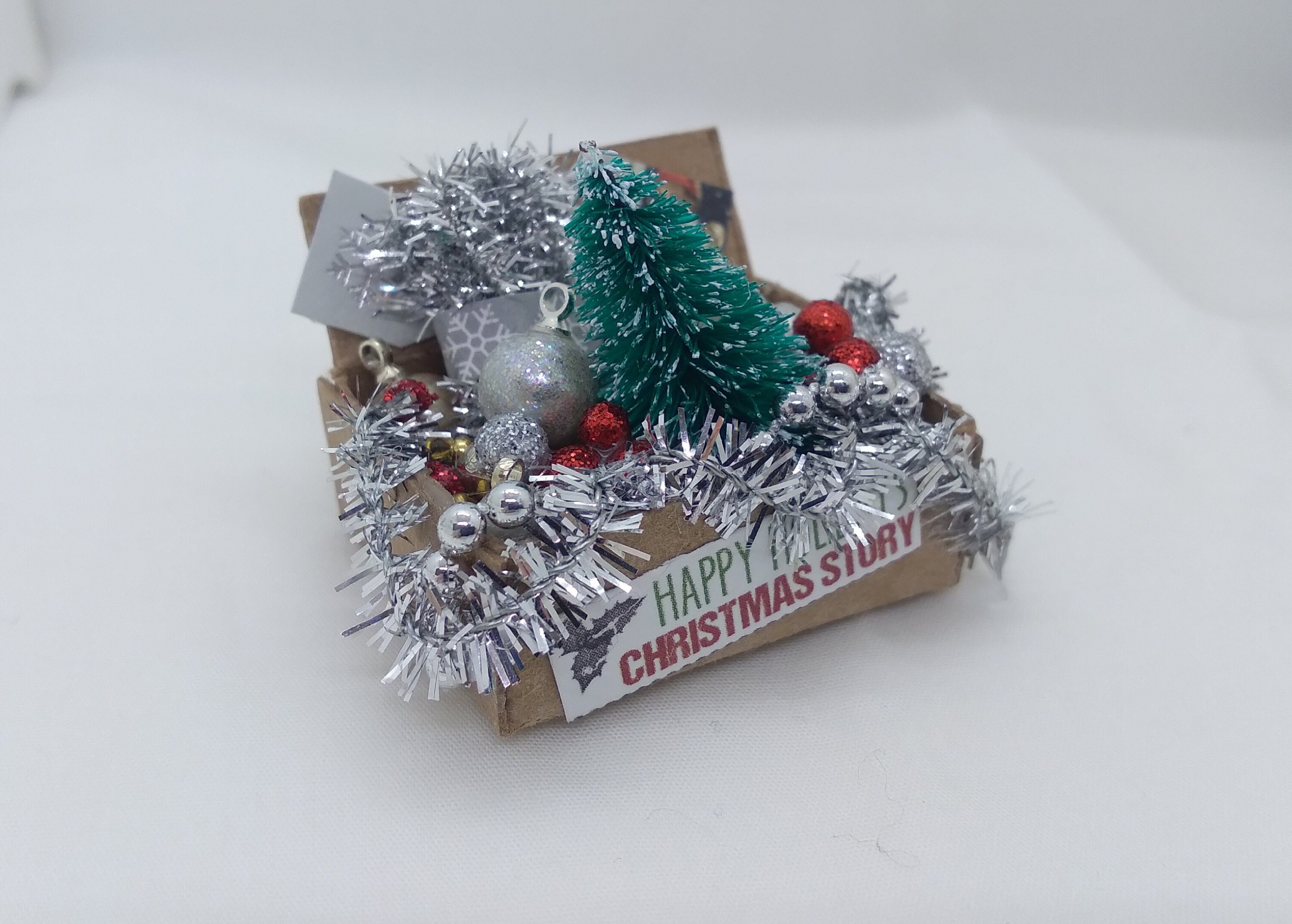 Modern 1:12 Christmas Decoration Boxes With Wrapping Paper, Garland ...