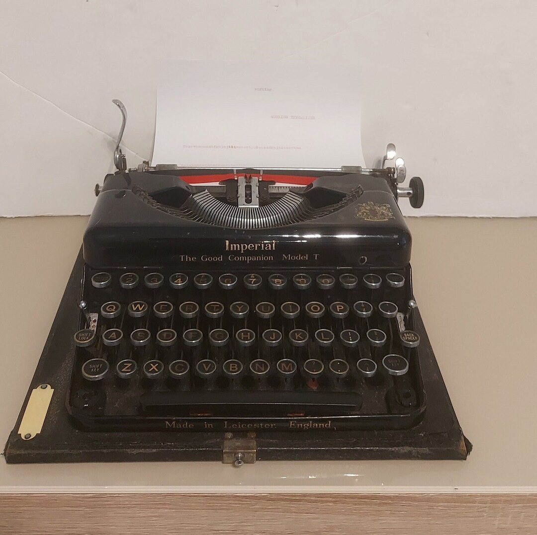 Imperial the Good Companion Model T Portable Typewriter/black ...