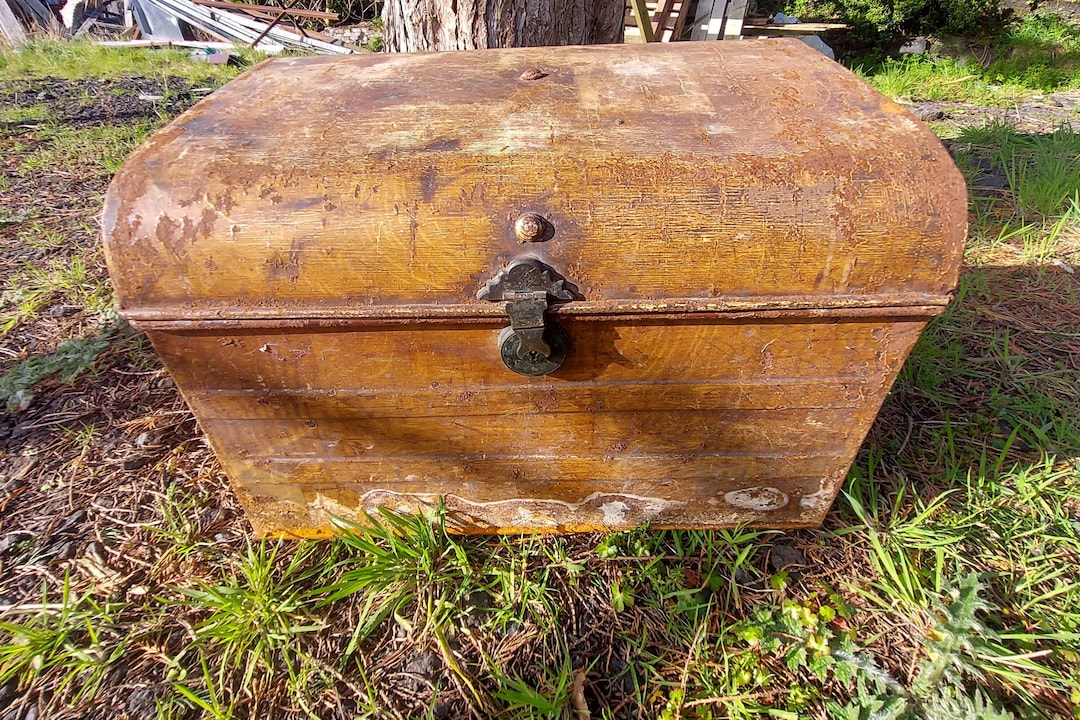 Antique Metal Trunk With Original Scumbled Paint and Brass Lock/ - Etsy
