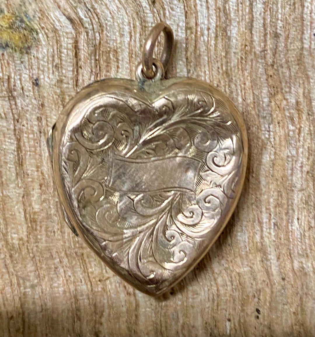 9ct Gold Heart Shape Locket. Queen Victoria C.1880 . Historic Piece ...