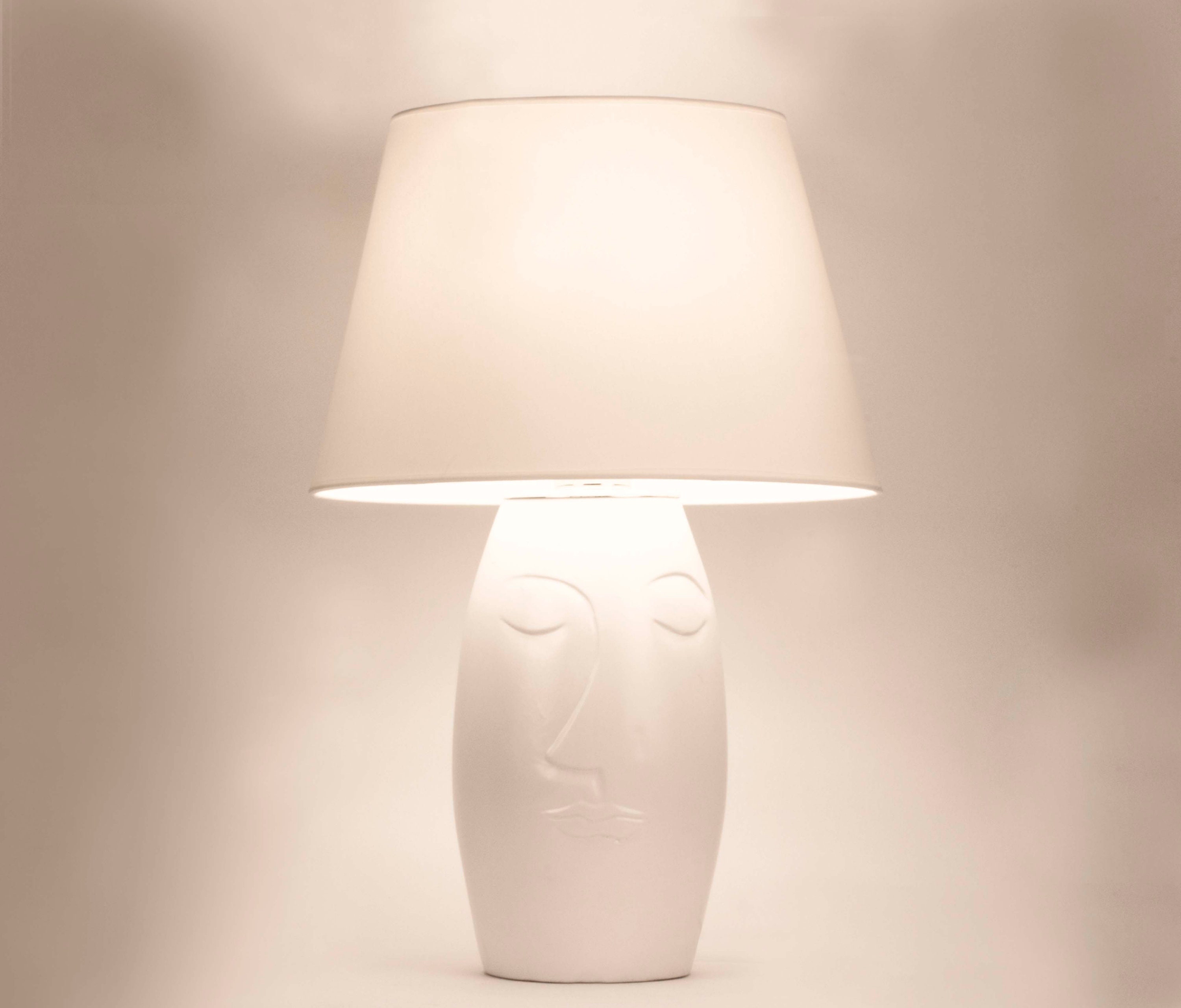 22" Abstract Face Table Lamp With Cream Ceramic Base in Minimal Design ...